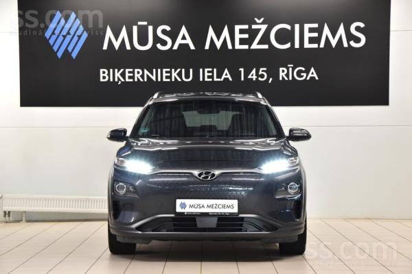 Hyundai Kona 2021 Rīga vietnē Pelēks Hyundai Kona 2021 Rīga, ar dzinēja tilpumu 0.00 L un nobraukumu 48 tūkst. km par 19990 €, foto 3 vietnē AUTOMOTO.COM.LV