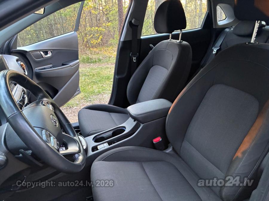 Pelēks Hyundai Kona 2022 Tallina, ar dzinēja tilpumu 1.60 L un nobraukumu 45 tūkst. km par 22490 €, foto 11 vietnē AUTOMOTO.COM.LV