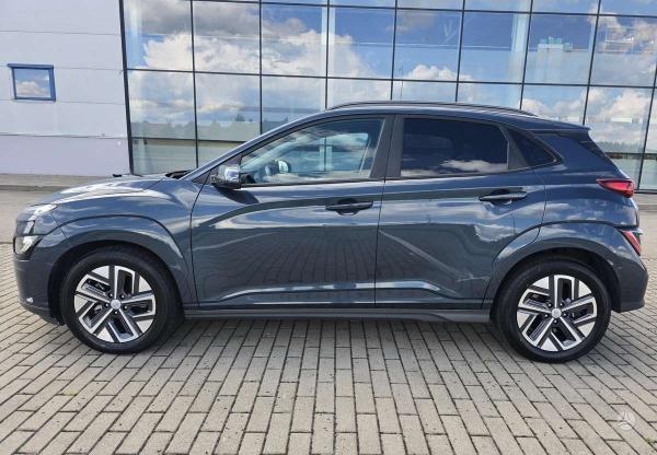 Pelēks Hyundai Kona 2022 Panevēža, ar dzinēja tilpumu 0.00 L un nobraukumu 98 tūkst. km par 18999 €, foto 2 vietnē AUTOMOTO.COM.LV