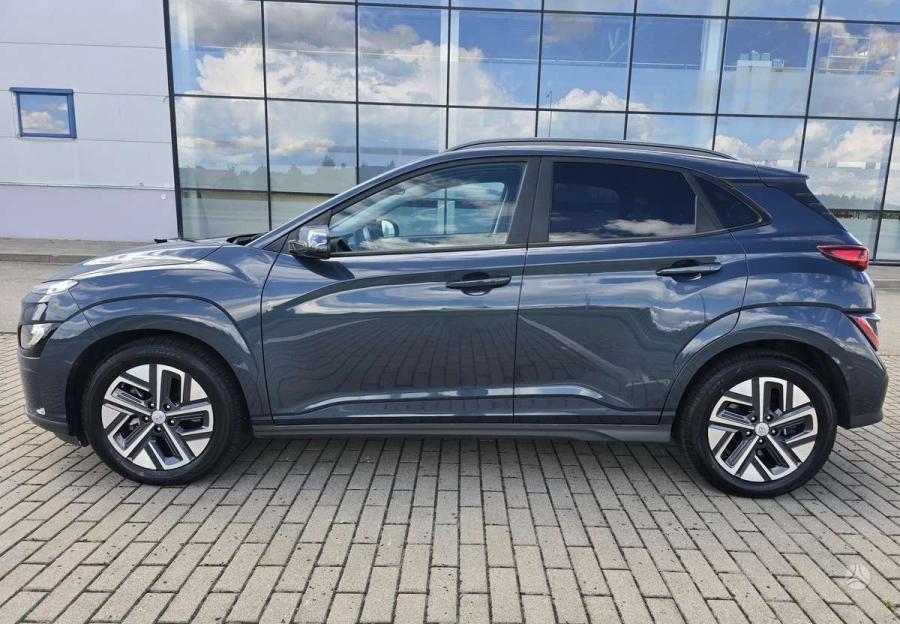 Pelēks Hyundai Kona 2022 Panevēža, ar dzinēja tilpumu 0.00 L un nobraukumu 98 tūkst. km par 18999 €, foto 3 vietnē AUTOMOTO.COM.LV