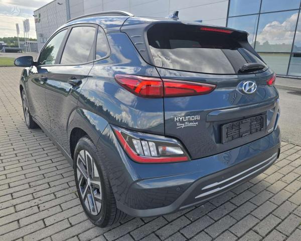 Pelēks Hyundai Kona 2022 Panevēža, ar dzinēja tilpumu 0.00 L un nobraukumu 98 tūkst. km par 18999 €, foto 3 vietnē AUTOMOTO.COM.LV