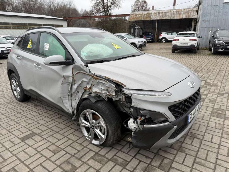 Pelēks Hyundai Kona 2023 Kauņa, ar dzinēja tilpumu 1.00 L un nobraukumu 21 tūkst. km par 8900 €, foto 2 vietnē AUTOMOTO.COM.LV
