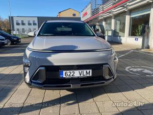 Pelēks Hyundai Kona 2023 Jehvi, ar dzinēja tilpumu 1.60 L un nobraukumu 29 tūkst. km par 25900 €, foto  vietnē AUTOMOTO.COM.LV