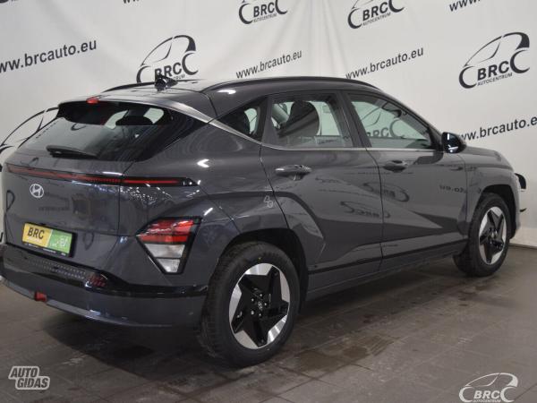 Pelēks Hyundai Kona 2024 Rīga, ar dzinēja tilpumu 0.00 L un nobraukumu 15 tūkst. km par 27900 €, foto 2 vietnē AUTOMOTO.COM.LV