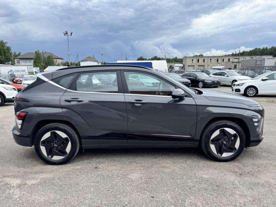 Grey Hyundai Kona 2024 in Radviliskis, with an engine capacity of 0.00 L and mileage of 36 thousand km for 25950 €, photo 7 on AUTOMOTO.COM.LV