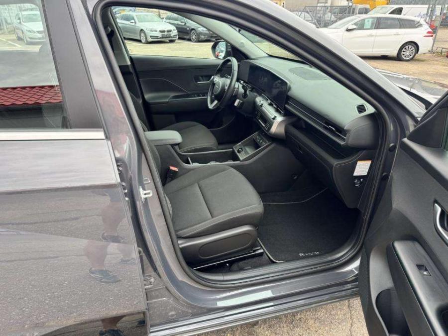 Grey Hyundai Kona 2024 in Radviliskis, with an engine capacity of 0.00 L and mileage of 36 thousand km for 25950 €, photo 15 on AUTOMOTO.COM.LV