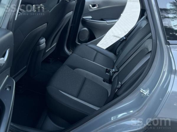 Pelēks Hyundai Kona 2019 Jūrmala, ar dzinēja tilpumu 1.00 L un nobraukumu 131 tūkst. km par 9950 €, foto 8 vietnē AUTOMOTO.COM.LV