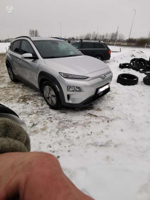Pelēks Hyundai Kona 2020 Marijampole, ar dzinēja tilpumu 0.00 L un nobraukumu 108 tūkst. km par 17500 €, foto 2 vietnē AUTOMOTO.COM.LV