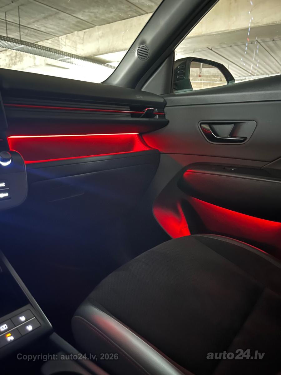 Pelēks Hyundai Kona 2023 Tallina, ar dzinēja tilpumu 1.60 L un nobraukumu 38 tūkst. km par 27999 €, foto 3 vietnē AUTOMOTO.COM.LV