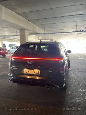 Pelēks Hyundai Kona 2023 Tallina, ar dzinēja tilpumu 1.60 L un nobraukumu 38 tūkst. km par 27999 €, foto 4 vietnē AUTOMOTO.COM.LV