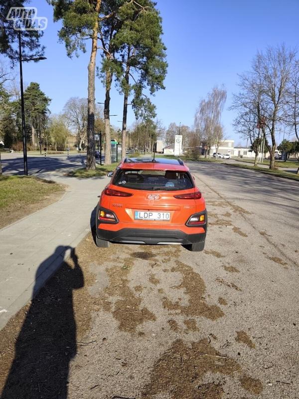 Red Hyundai Kona 2018 in Alytus, with an engine capacity of 1.00 L and mileage of 48 thousand km for 14500 €, photo 4 on AUTOMOTO.COM.LV