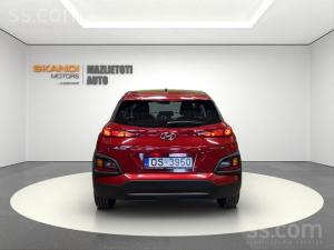 Red Hyundai Kona 2018 in Riga, with an engine capacity of 1.00 L and mileage of 90 thousand km for 9990 €, photo 6 on AUTOMOTO.COM.LV