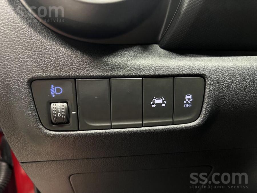 Red Hyundai Kona 2018 in Riga, with an engine capacity of 1.00 L and mileage of 90 thousand km for 9990 €, photo 17 on AUTOMOTO.COM.LV