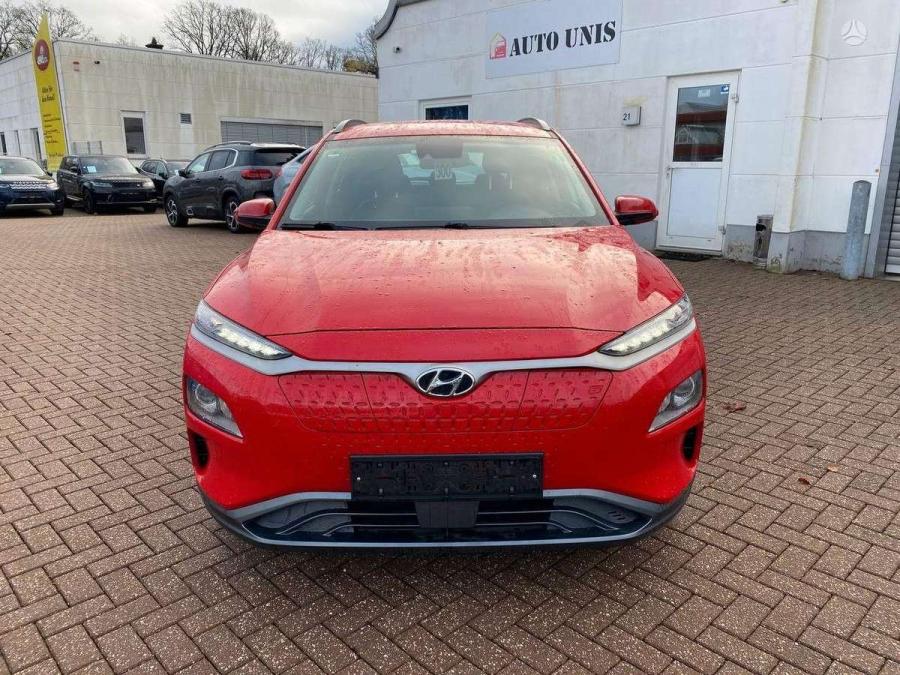 Red Hyundai Kona 2020 in Vilnius, with an engine capacity of 0.00 L and mileage of 161 thousand km for 14157 €, photo 2 on AUTOMOTO.COM.LV