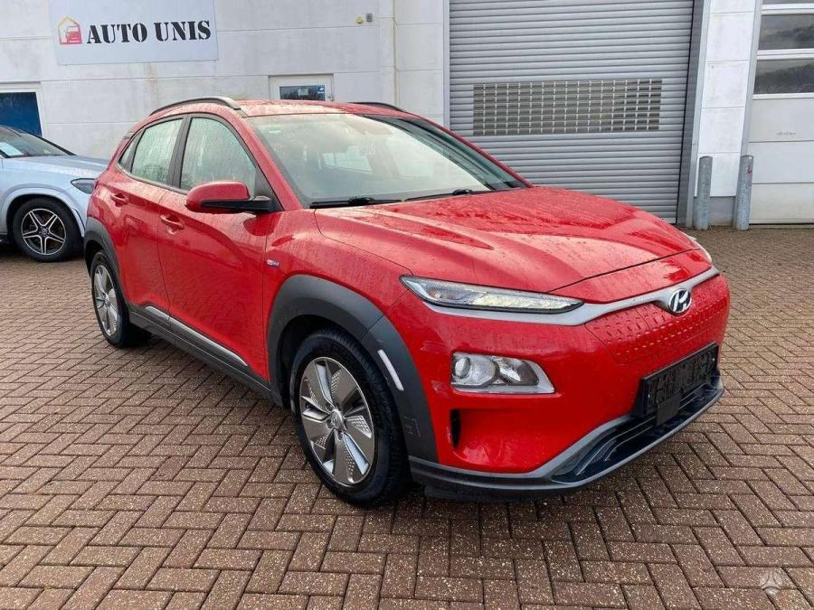 Red Hyundai Kona 2020 in Vilnius, with an engine capacity of 0.00 L and mileage of 161 thousand km for 14157 €, photo 3 on AUTOMOTO.COM.LV