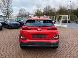 Red Hyundai Kona 2020 in Vilnius, with an engine capacity of 0.00 L and mileage of 161 thousand km for 14157 €, photo 5 on AUTOMOTO.COM.LV