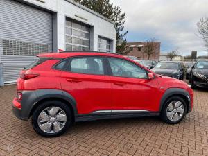 Red Hyundai Kona 2020 in Vilnius, with an engine capacity of 0.00 L and mileage of 161 thousand km for 14157 €, photo 7 on AUTOMOTO.COM.LV