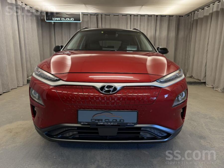 Red Hyundai Kona 2020 in Riga, with an engine capacity of 0.00 L and mileage of 125 thousand km for 16990 €, photo 3 on AUTOMOTO.COM.LV