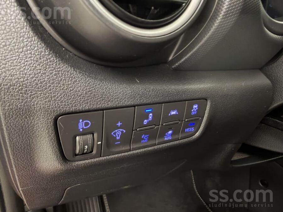 Red Hyundai Kona 2020 in Riga, with an engine capacity of 0.00 L and mileage of 125 thousand km for 16990 €, photo 13 on AUTOMOTO.COM.LV