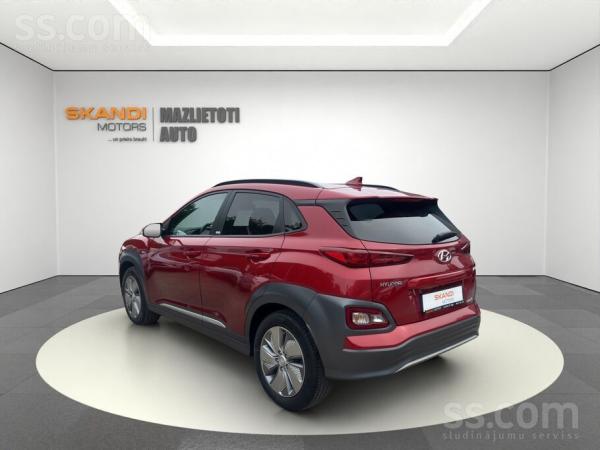 Red Hyundai Kona 2021 in Riga, with an engine capacity of 0.00 L and mileage of 39 thousand km for 17490 €, photo 4 on AUTOMOTO.COM.LV