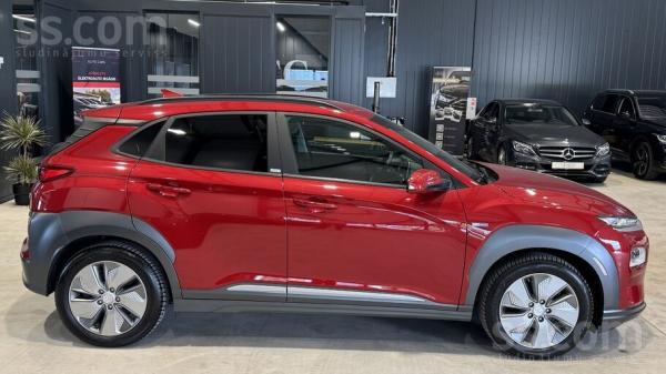 Red Hyundai Kona 2021 in Riga, with an engine capacity of 0.00 L and mileage of 77 thousand km for 21990 €, photo 3 on AUTOMOTO.COM.LV