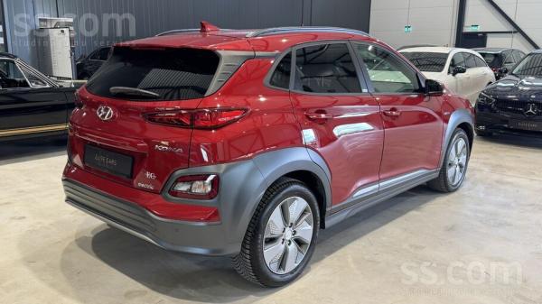 Red Hyundai Kona 2021 in Riga, with an engine capacity of 0.00 L and mileage of 77 thousand km for 21990 €, photo 4 on AUTOMOTO.COM.LV