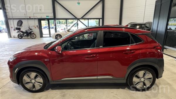 Red Hyundai Kona 2021 in Riga, with an engine capacity of 0.00 L and mileage of 77 thousand km for 21990 €, photo 7 on AUTOMOTO.COM.LV