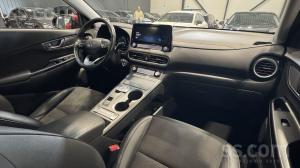Red Hyundai Kona 2021 in Riga, with an engine capacity of 0.00 L and mileage of 77 thousand km for 21990 €, photo 13 on AUTOMOTO.COM.LV