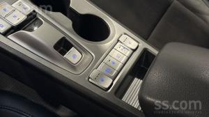 Red Hyundai Kona 2021 in Riga, with an engine capacity of 0.00 L and mileage of 77 thousand km for 21990 €, photo 17 on AUTOMOTO.COM.LV