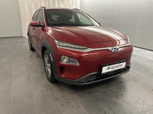 Sarkans Hyundai Kona 2021 Rīga, ar dzinēja tilpumu 0.00 L un nobraukumu 77 tūkst. km par 22990 €, foto  vietnē AUTOMOTO.COM.LV
