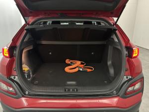 Sarkans Hyundai Kona 2021 Rīga, ar dzinēja tilpumu 0.00 L un nobraukumu 77 tūkst. km par 22990 €, foto 6 vietnē AUTOMOTO.COM.LV