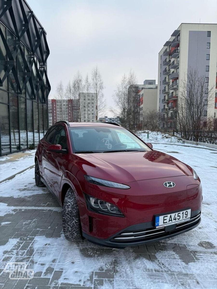 Red Hyundai Kona 2022 in Vilnius, with an engine capacity of 0.00 L and mileage of 69 thousand km for 21000 €, photo 2 on AUTOMOTO.COM.LV