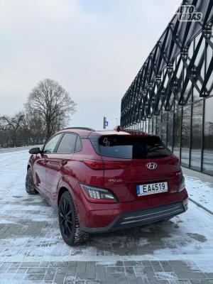 Red Hyundai Kona 2022 in Vilnius, with an engine capacity of 0.00 L and mileage of 69 thousand km for 21000 €, photo 3 on AUTOMOTO.COM.LV
