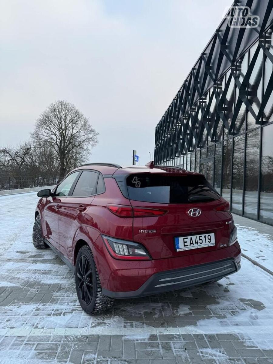 Red Hyundai Kona 2022 in Vilnius, with an engine capacity of 0.00 L and mileage of 69 thousand km for 21000 €, photo 3 on AUTOMOTO.COM.LV