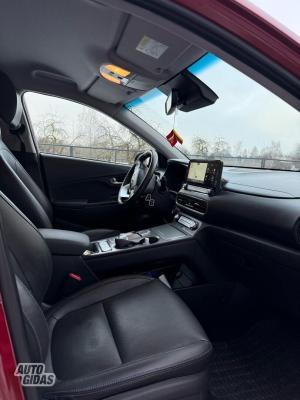 Red Hyundai Kona 2022 in Vilnius, with an engine capacity of 0.00 L and mileage of 69 thousand km for 21000 €, photo 8 on AUTOMOTO.COM.LV