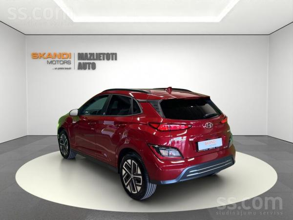 Sarkans Hyundai Kona 2022 Rīga, ar dzinēja tilpumu 1.00 L un nobraukumu 30 tūkst. km par 22490 €, foto 5 vietnē AUTOMOTO.COM.LV