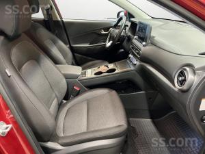 Sarkans Hyundai Kona 2022 Rīga, ar dzinēja tilpumu 0.00 L un nobraukumu 24 tūkst. km par 21990 €, foto 20 vietnē AUTOMOTO.COM.LV