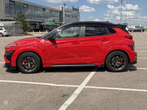Sarkans Hyundai Kona 2024 Viļņa, ar dzinēja tilpumu 2.00 L un nobraukumu 22 tūkst. km par 30000 €, foto 3 vietnē AUTOMOTO.COM.LV