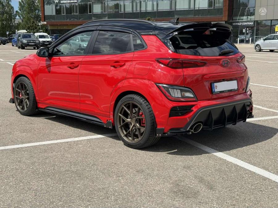 Sarkans Hyundai Kona 2024 Viļņa, ar dzinēja tilpumu 2.00 L un nobraukumu 22 tūkst. km par 30000 €, foto 4 vietnē AUTOMOTO.COM.LV