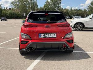 Sarkans Hyundai Kona 2024 Viļņa, ar dzinēja tilpumu 2.00 L un nobraukumu 22 tūkst. km par 30000 €, foto 5 vietnē AUTOMOTO.COM.LV