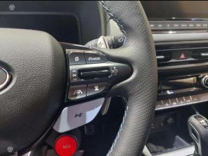 Sarkans Hyundai Kona 2024 Viļņa, ar dzinēja tilpumu 2.00 L un nobraukumu 22 tūkst. km par 30000 €, foto 28 vietnē AUTOMOTO.COM.LV