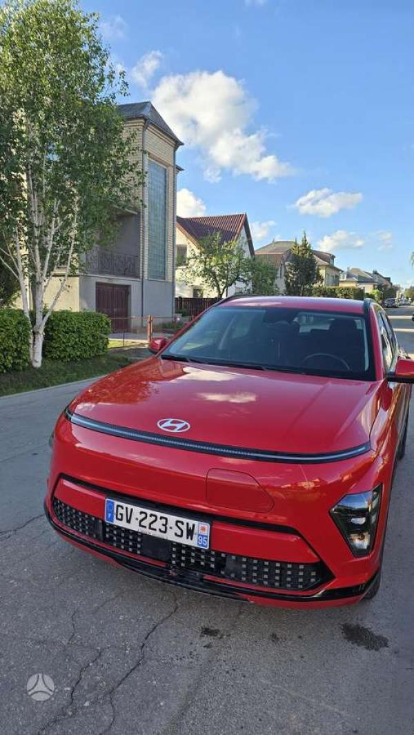 Red Hyundai Kona 2024 in Siauliai, with an engine capacity of 0.00 L and mileage of 22 thousand km for 16000 €, photo 1 on AUTOMOTO.COM.LV