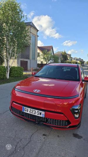 Sarkans Hyundai Kona 2024 Šauļi, ar dzinēja tilpumu 0.00 L un nobraukumu 22 tūkst. km par 16000 €, foto  vietnē AUTOMOTO.COM.LV