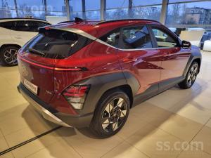 Sarkans Hyundai Kona 2025 Rīga, ar dzinēja tilpumu 1.60 L un nobraukumu 20 tūkst. km par 32707 €, foto 3 vietnē AUTOMOTO.COM.LV