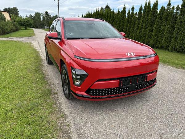Red Hyundai Kona 2025 in Kaunas, with an engine capacity of 0.00 L and mileage of 750 thousand km for 31000 €, photo 2 on AUTOMOTO.COM.LV