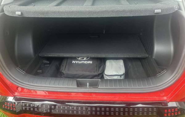 Red Hyundai Kona 2025 in Kaunas, with an engine capacity of 0.00 L and mileage of 750 thousand km for 31000 €, photo 5 on AUTOMOTO.COM.LV