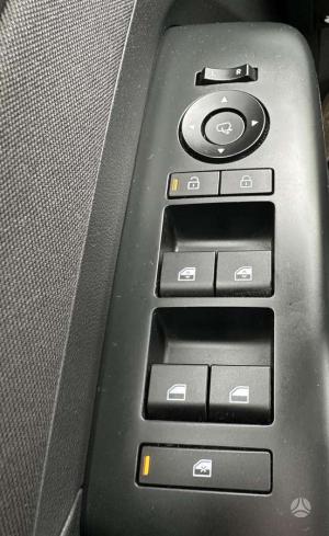 Sarkans Hyundai Kona 2025 Kauņa, ar dzinēja tilpumu 0.00 L un nobraukumu 750 tūkst. km par 31000 €, foto 10 vietnē AUTOMOTO.COM.LV