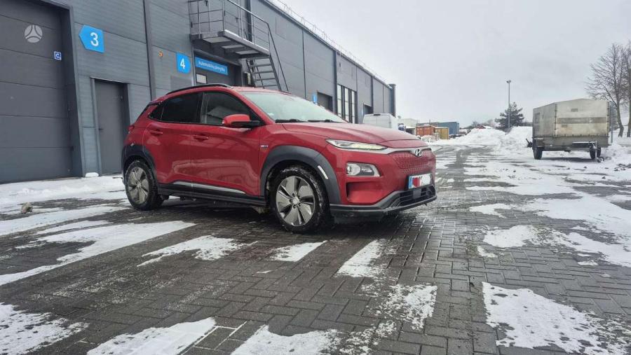 Sarkans Hyundai Kona 2020 Klaipėda, ar dzinēja tilpumu 0.00 L un nobraukumu 278 tūkst. km par 9999 €, foto 2 vietnē AUTOMOTO.COM.LV