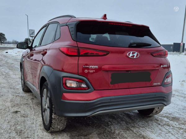 Red Hyundai Kona 2020 in Klaipeda, with an engine capacity of 0.00 L and mileage of 278 thousand km for 9999 €, photo 4 on AUTOMOTO.COM.LV