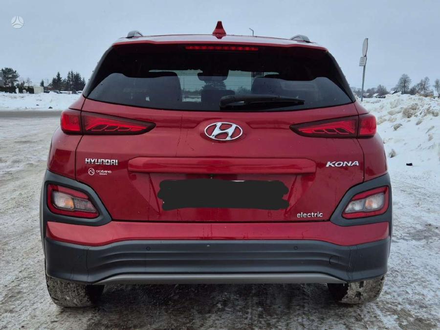 Red Hyundai Kona 2020 in Klaipeda, with an engine capacity of 0.00 L and mileage of 278 thousand km for 9999 €, photo 7 on AUTOMOTO.COM.LV
